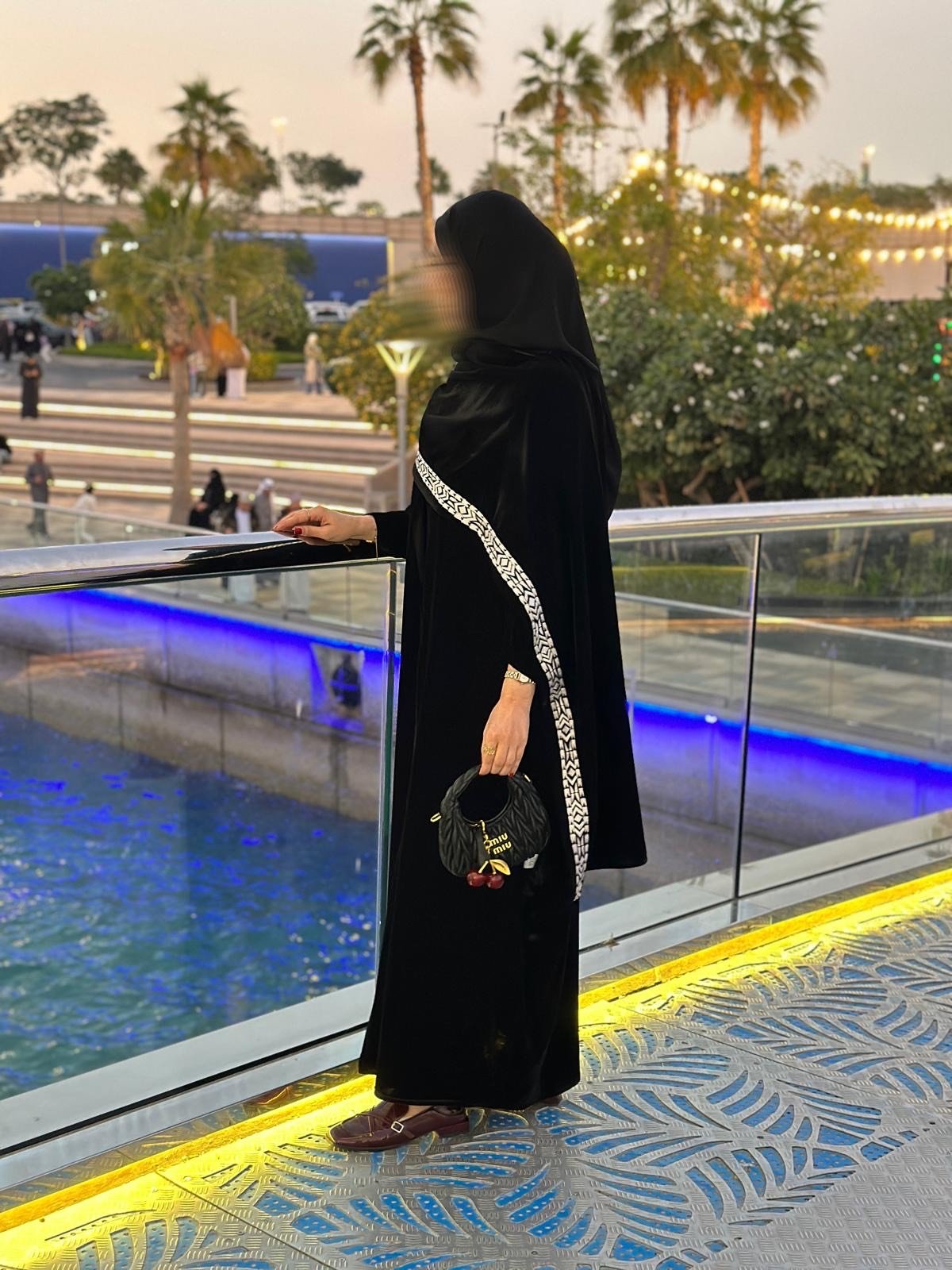 W010 – ELV ABAYA