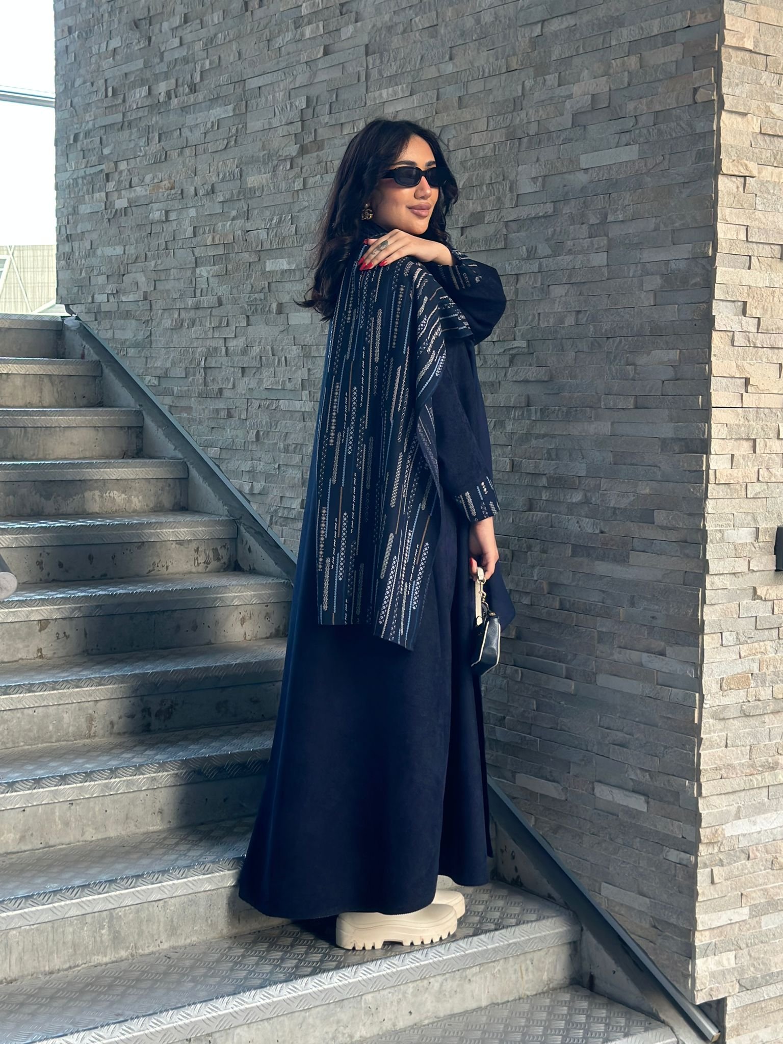 W008 – ELV ABAYA